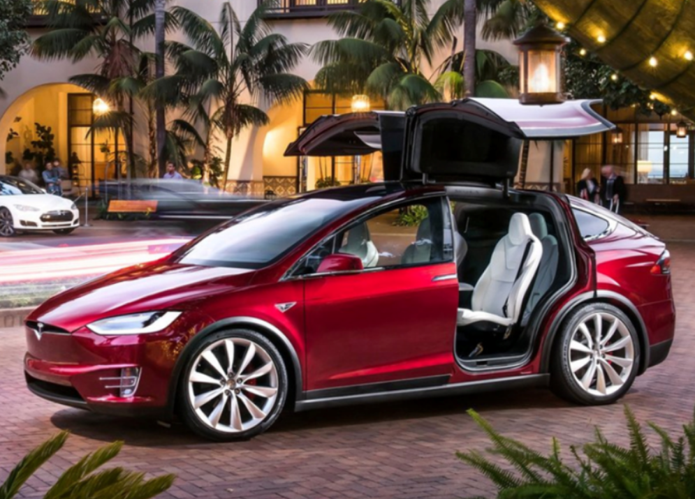 Наместо автомобили, роботи: зошто Tesla ги укинува Model S и Model X ...